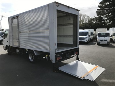 2018 Hino Dutro -30 FREEZER / TAIL-LIFT
